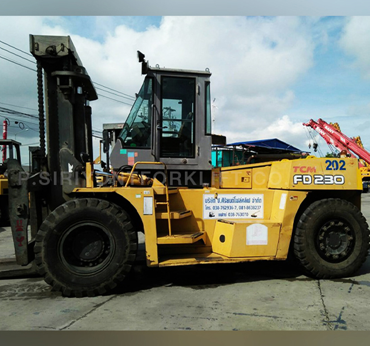 ให้เช่ารถโฟล์คลิฟท์ 23 ตัน | บริการเช่ารถโฟล์คลิฟท์ชลบุรีพร้อมคนขับ